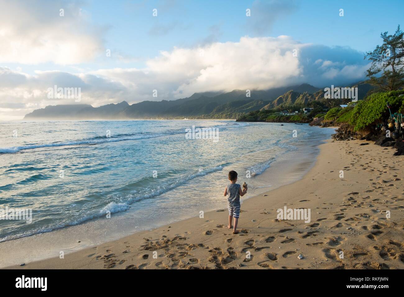 Boy in hawaii hi-res stock photography and images - Alamy