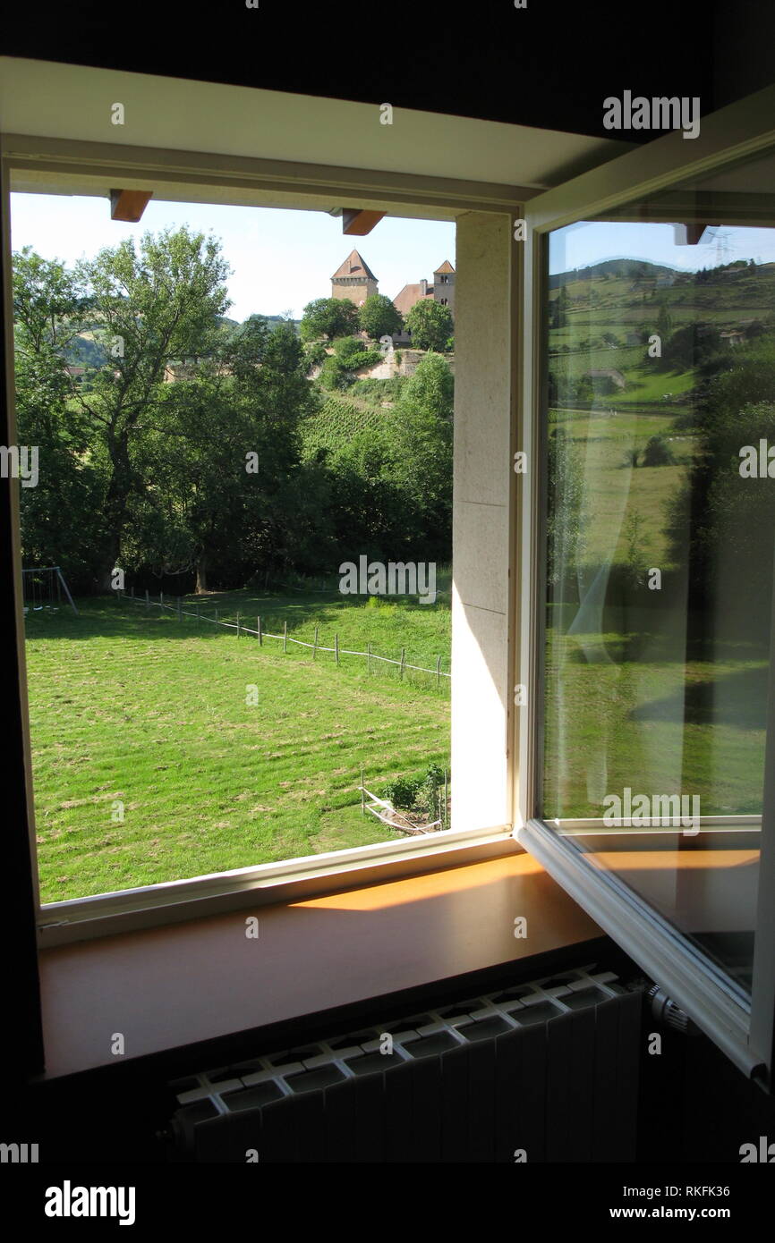 French chateau window hi-res stock photography and images - Alamy