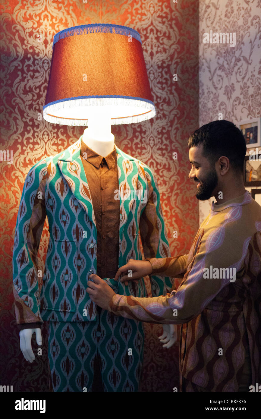 British couture designer hi-res stock photography and images - Alamy