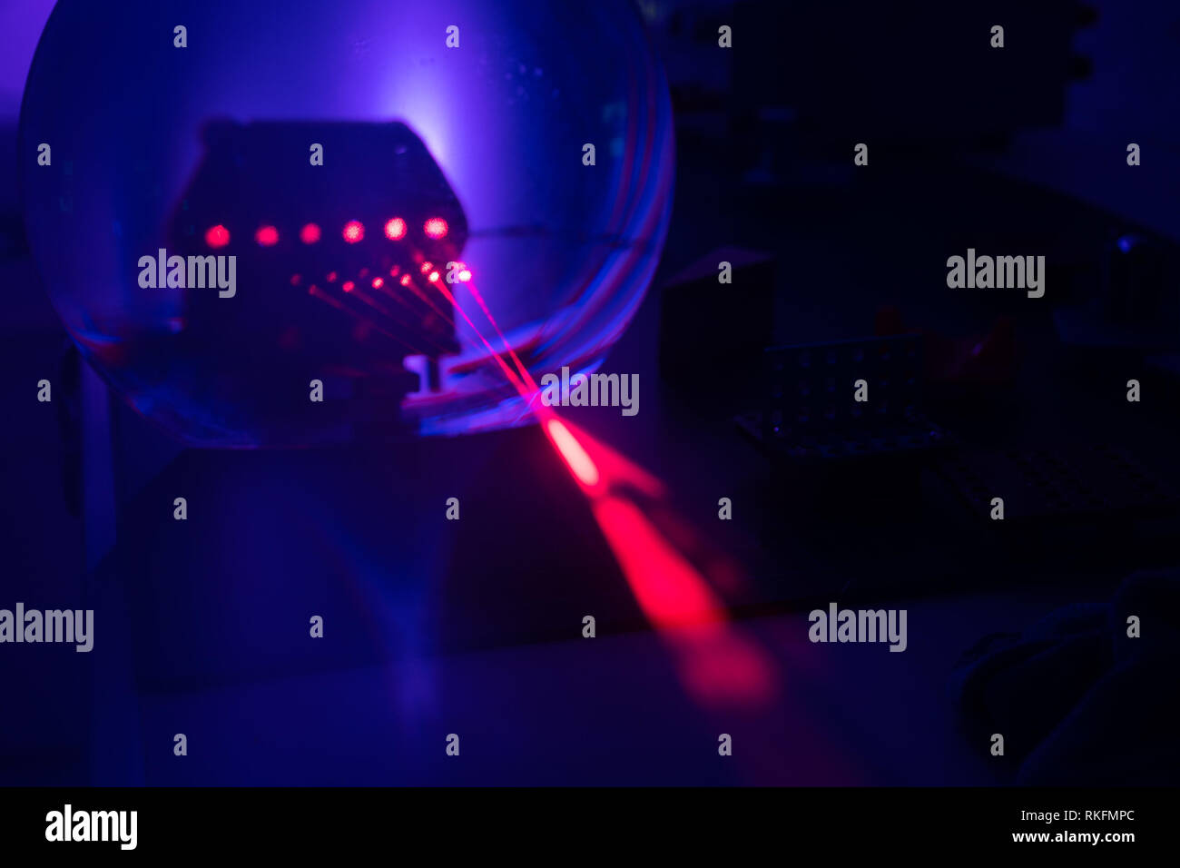 Experiment with red laser in optics lab Stock Photo - Alamy