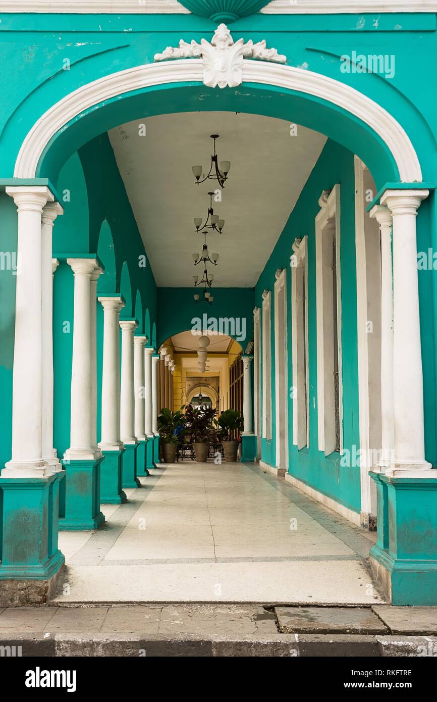 Colonial portico hi-res stock photography and images - Alamy