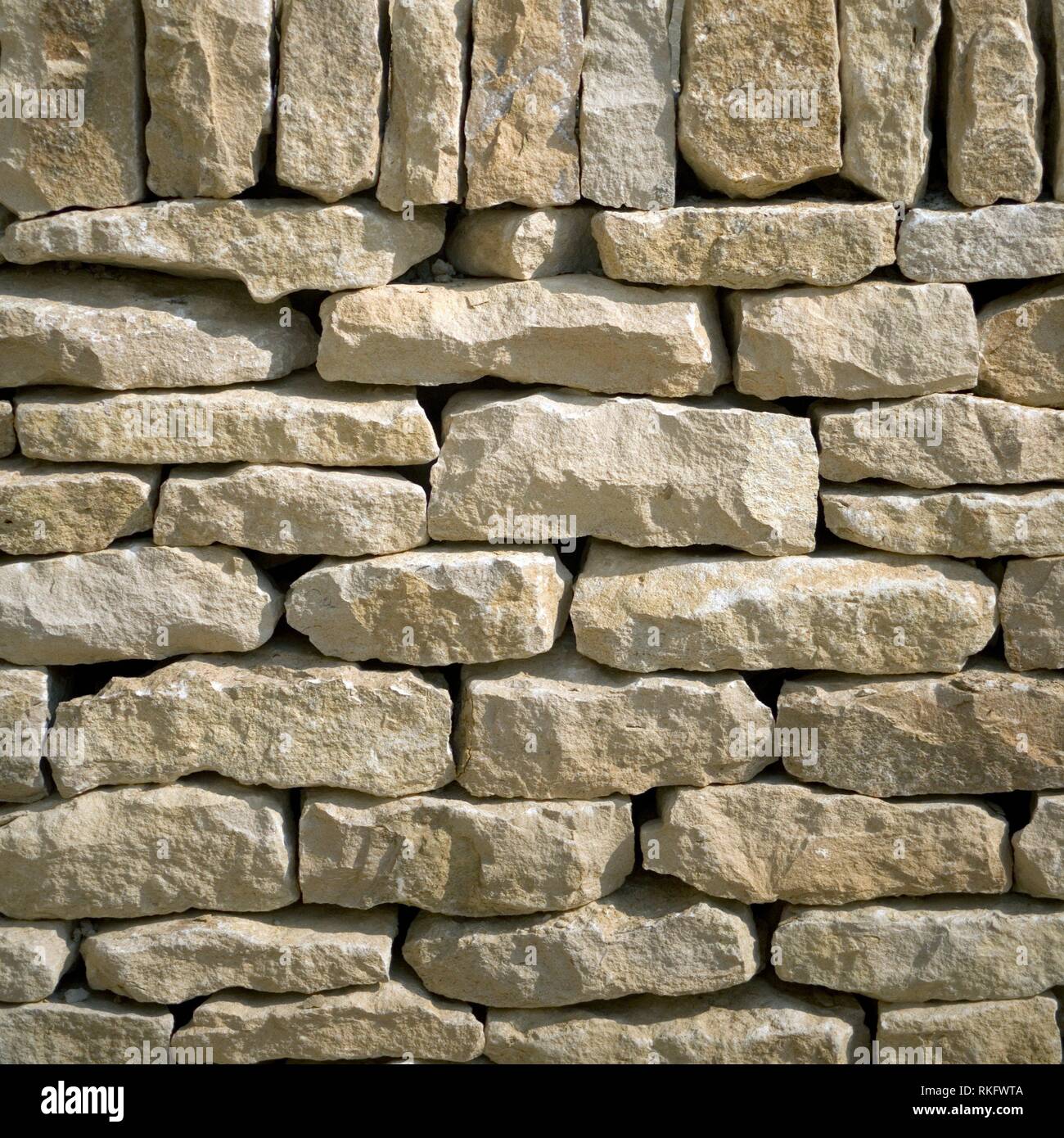 Cotswold stone wall texture hi-res stock photography and images - Alamy