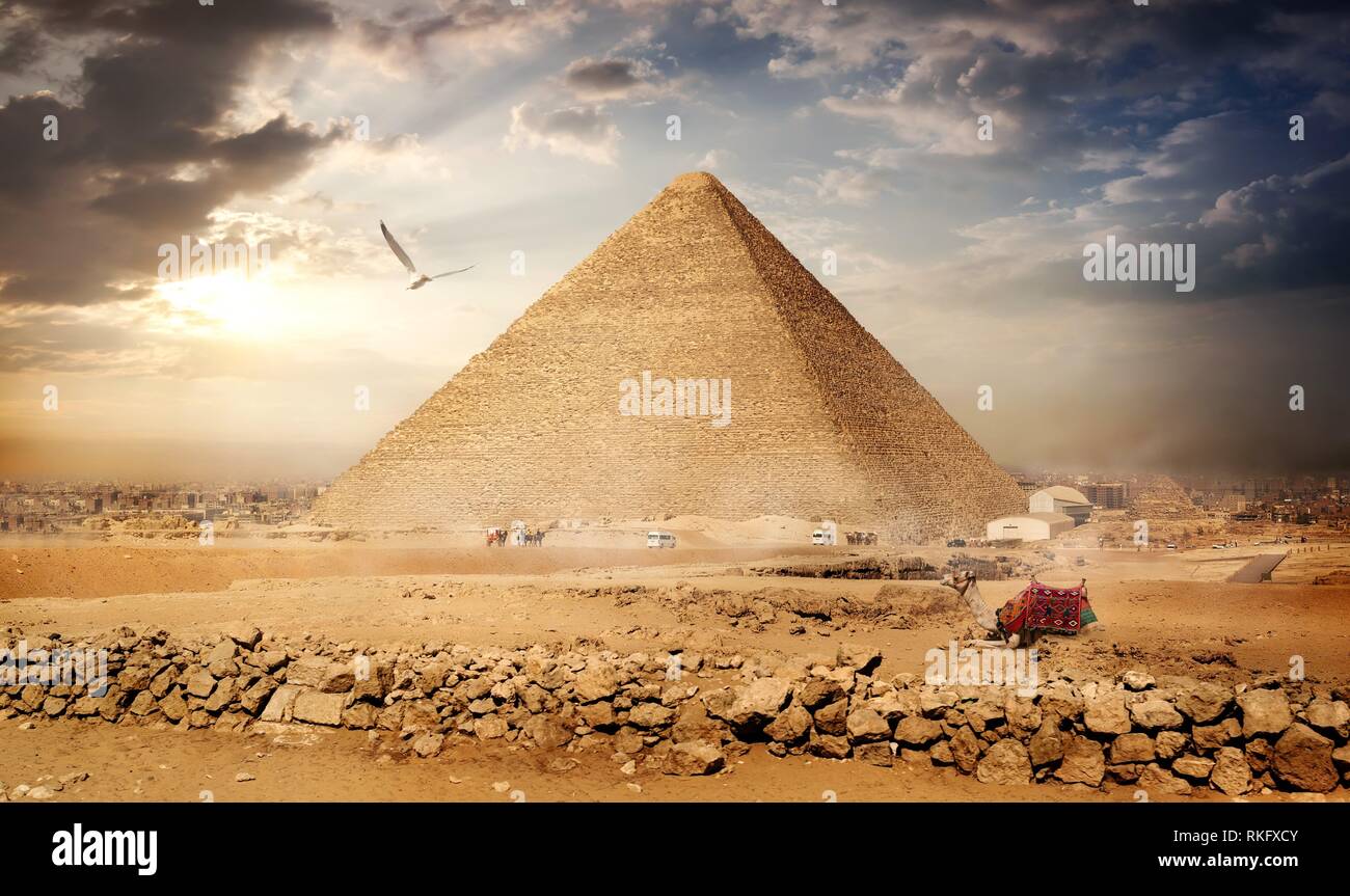 Sun rising over ruins hi-res stock photography and images - Alamy