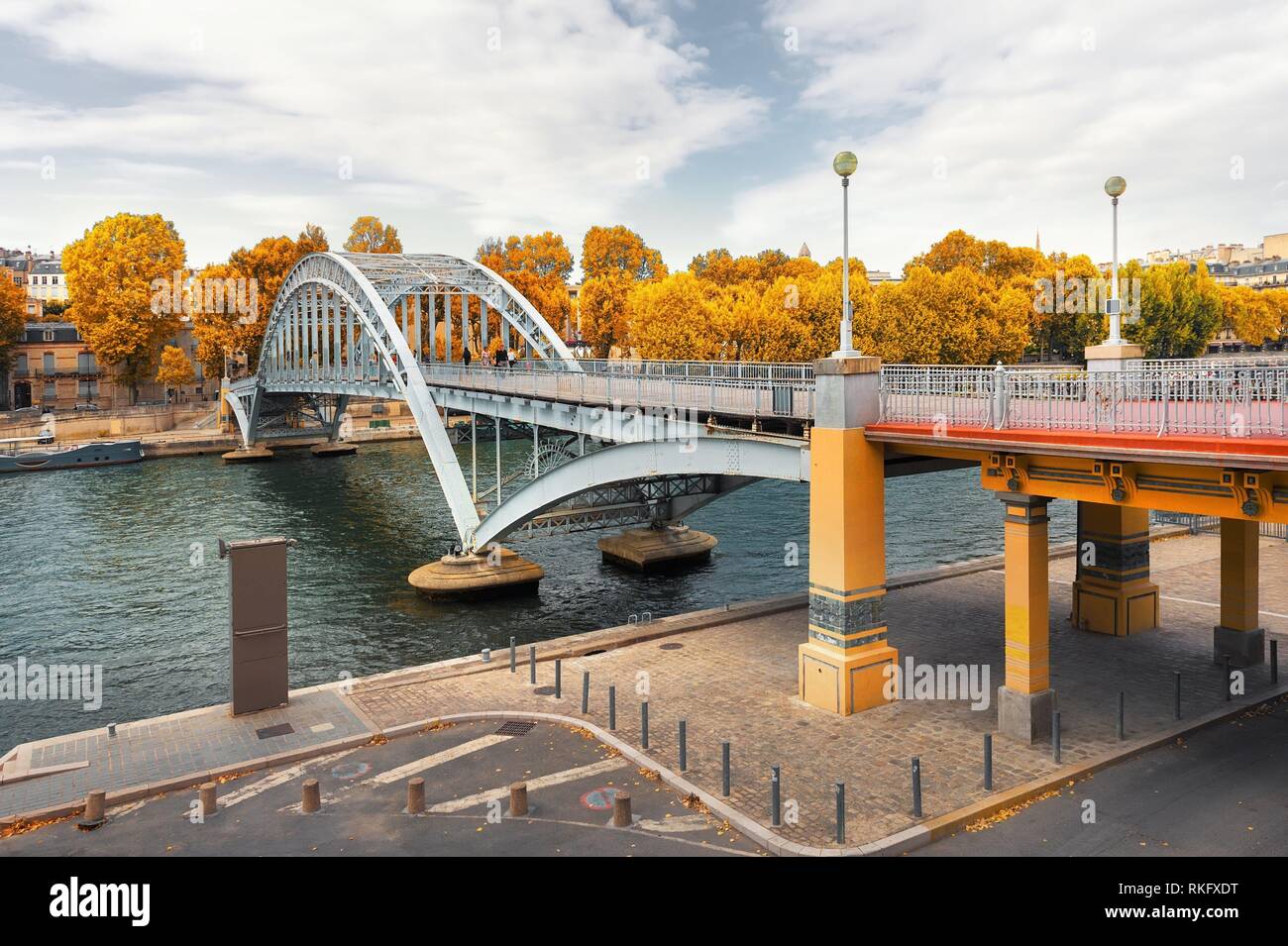 City view with river seine and pedestrian bridge passerelle debilly hi ...