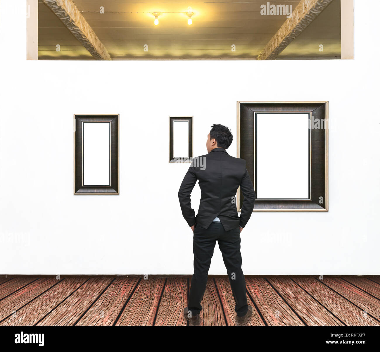 Empty frames on wall hi-res stock photography and images - Alamy