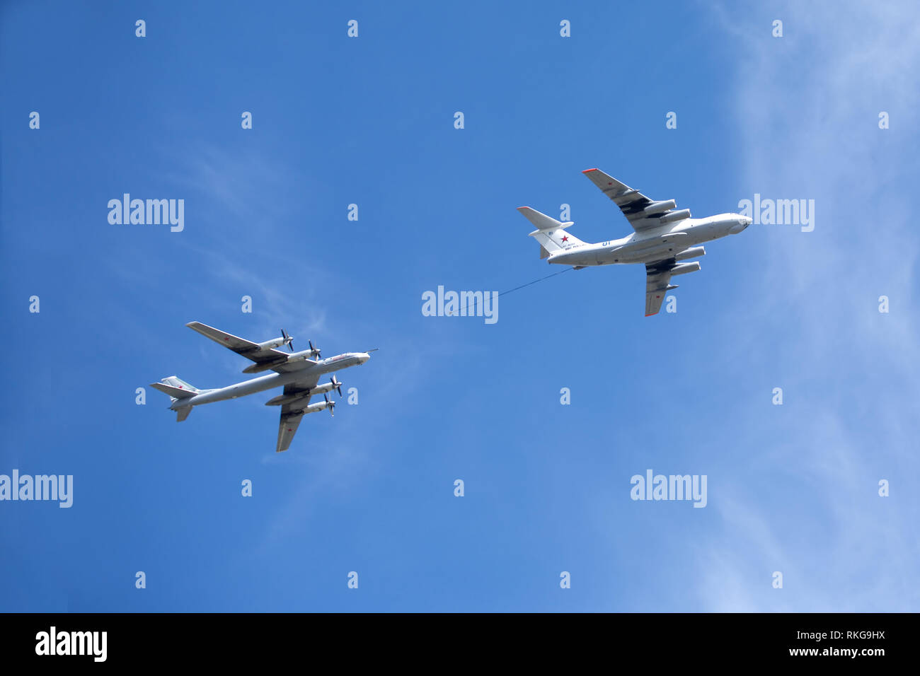 Russian military transport plane Il-78 refueling tankers and Tu-95 ...