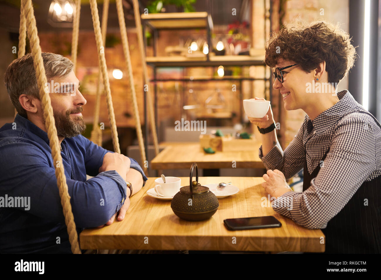 Casual cafe dining hi-res stock photography and images - Alamy