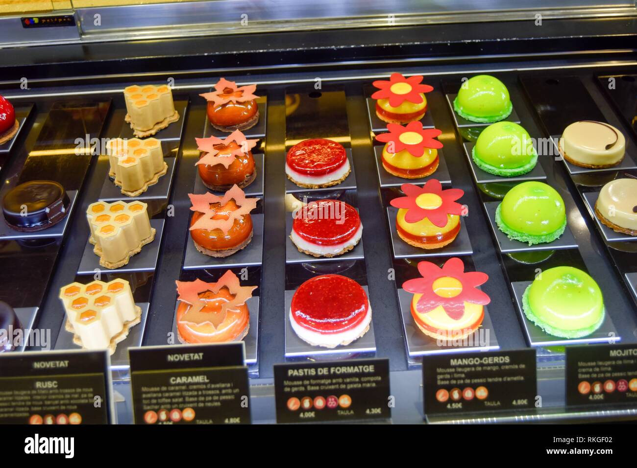 Display cake hi-res stock photography and images - Alamy