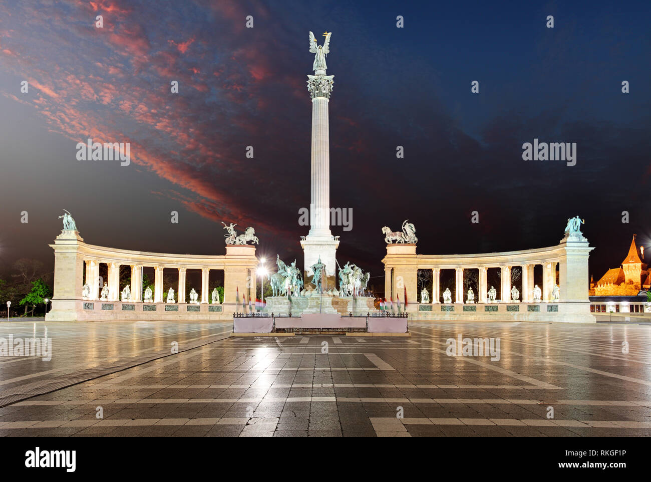 Heroes square - Budapest at night Stock Photo - Alamy