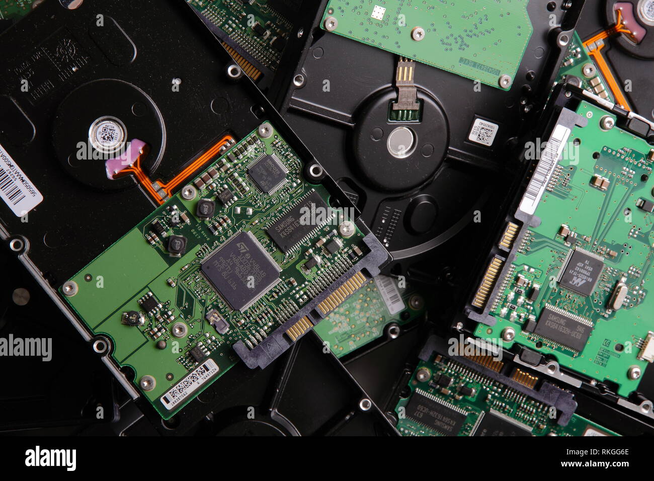 Hard disk drive desktop hi-res stock photography and images - Alamy