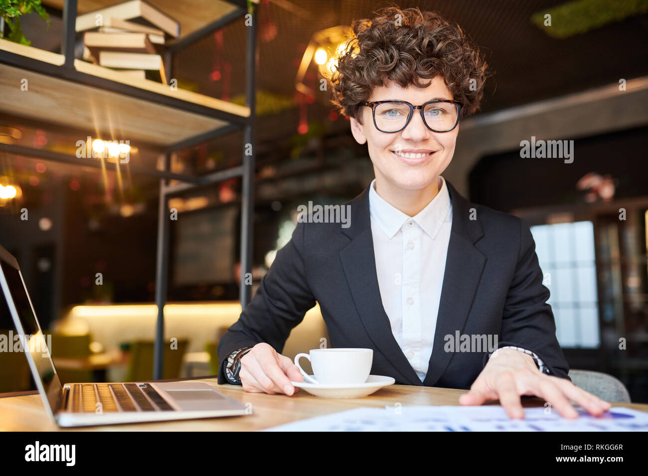 Analyst person hi-res stock photography and images - Alamy
