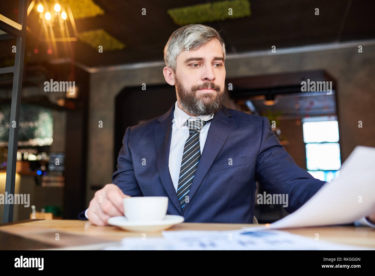 Man cafe hi-res stock photography and images - Alamy