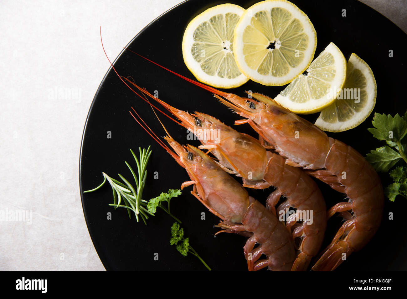 Prawns on a plate hi-res stock photography and images - Alamy
