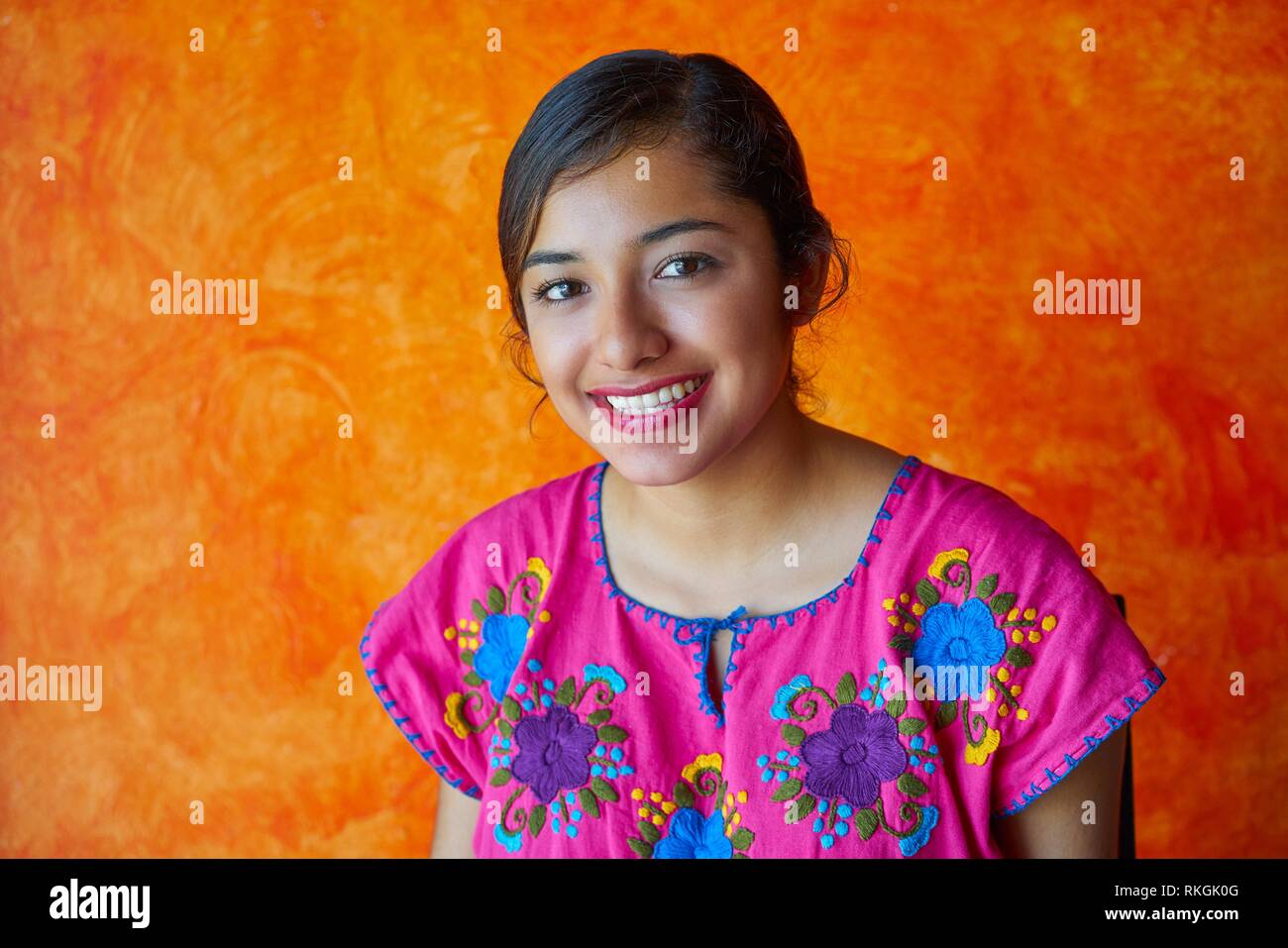 Mexican pink wall background hi-res stock photography and images - Alamy