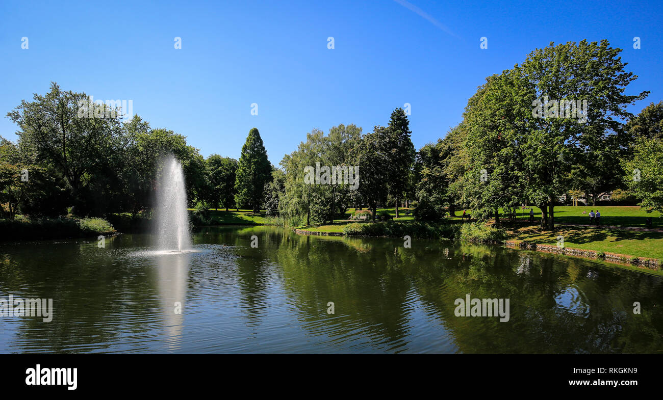 Stadtpark lake hi-res stock photography and images - Alamy