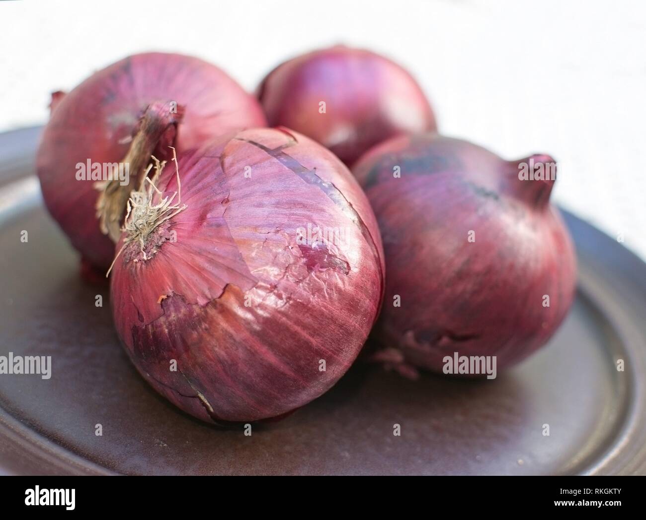 Fresh red onions hi-res stock photography and images - Alamy