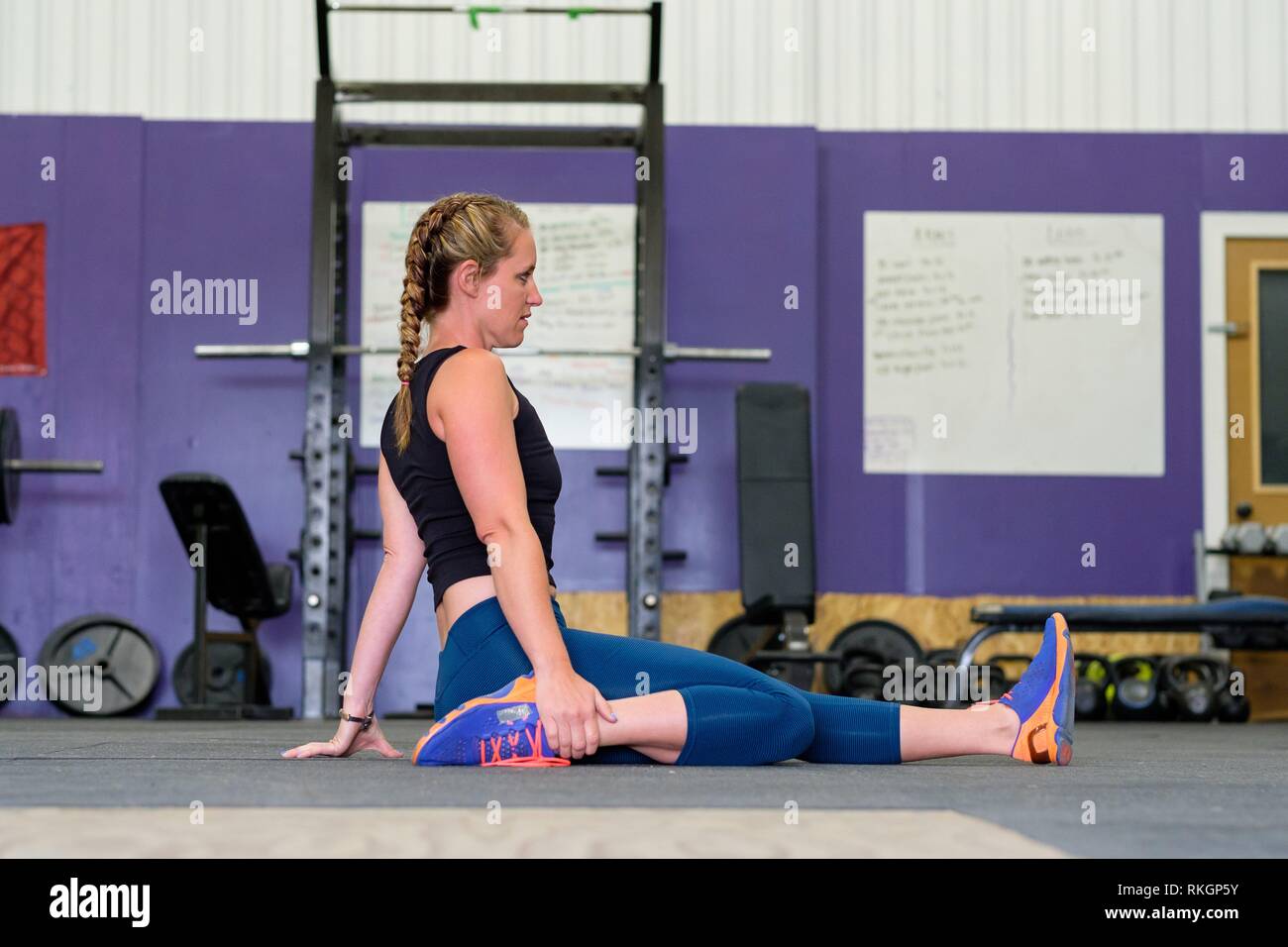 Female stretching hi-res stock photography and images - Alamy