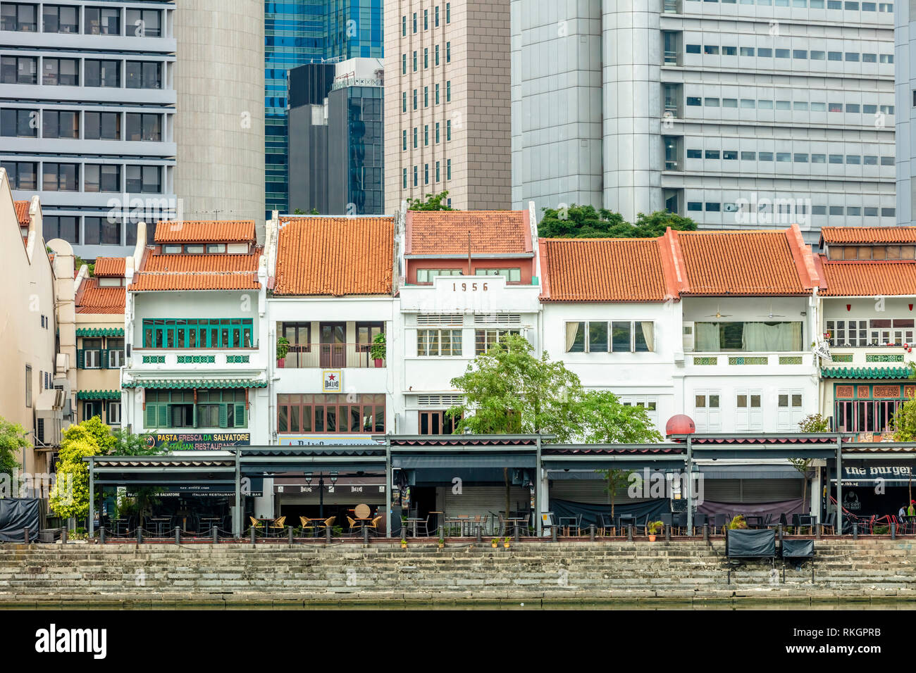 Tourist attraction Boat Quay at Raffles Place shophouse restaurants and ...
