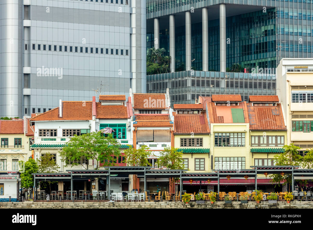 Tourist attraction Boat Quay at Raffles Place shophouse restaurants and ...