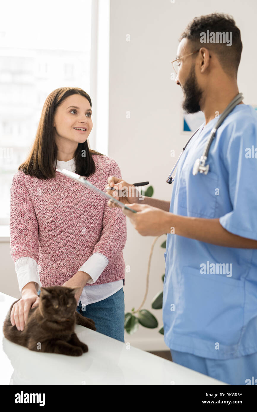 Veterinary help hi-res stock photography and images - Alamy