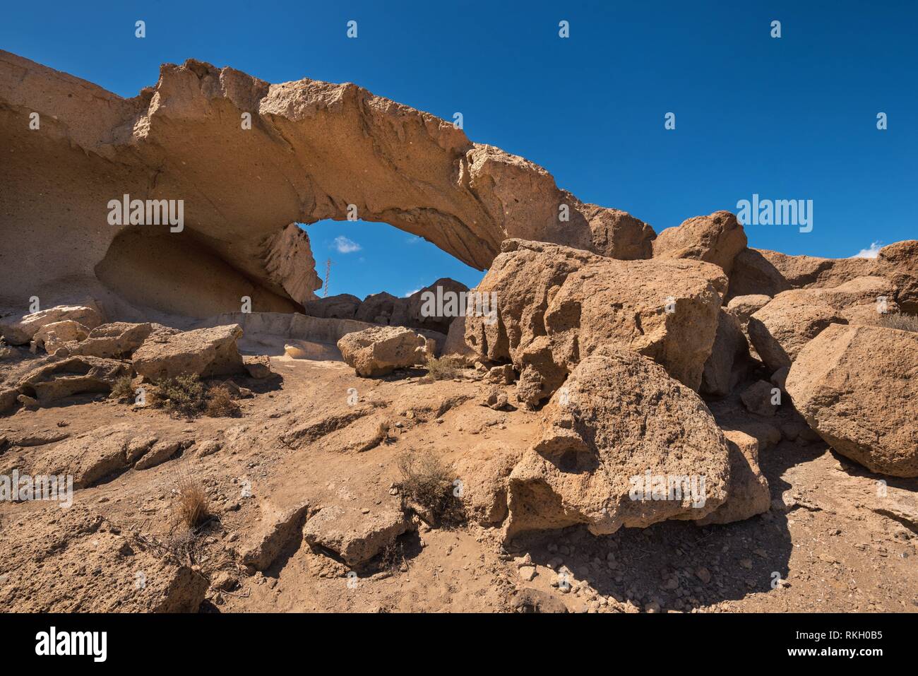 Rock arch formation hi-res stock photography and images - Alamy