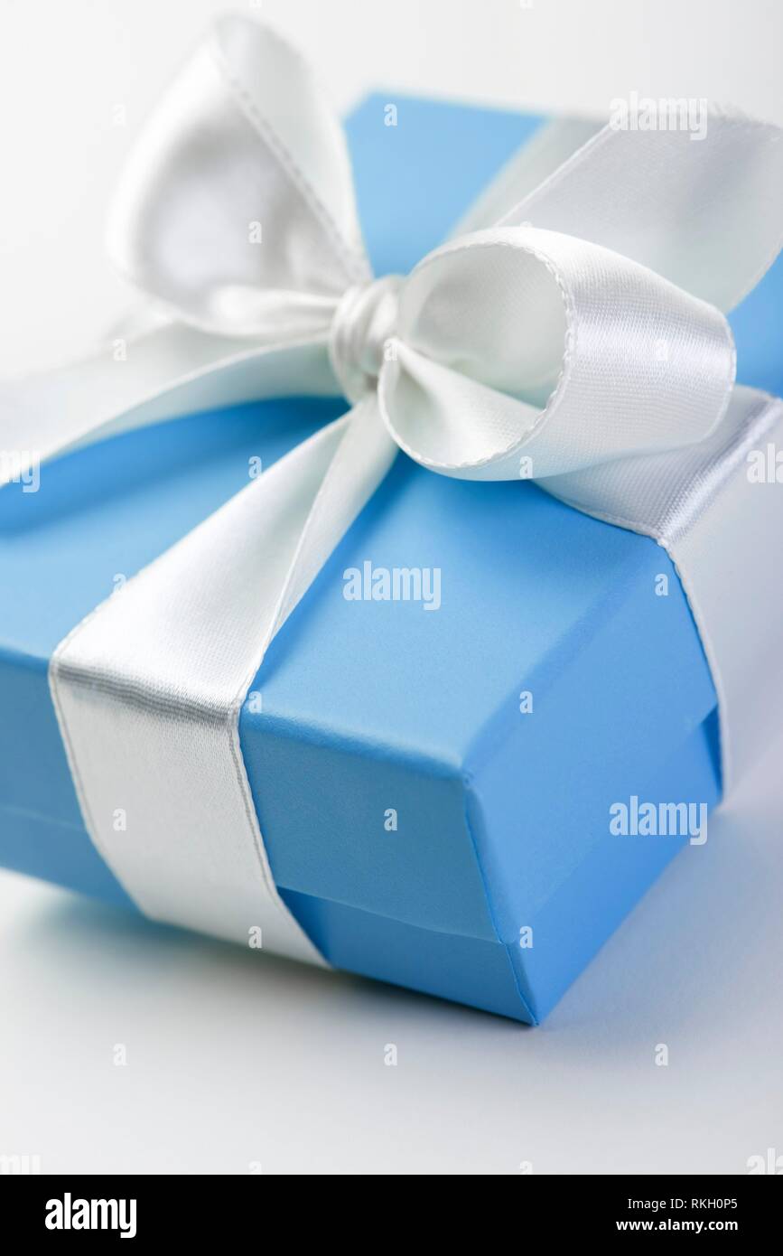 Luxury box tied with a white ribbon Stock Photo - Alamy
