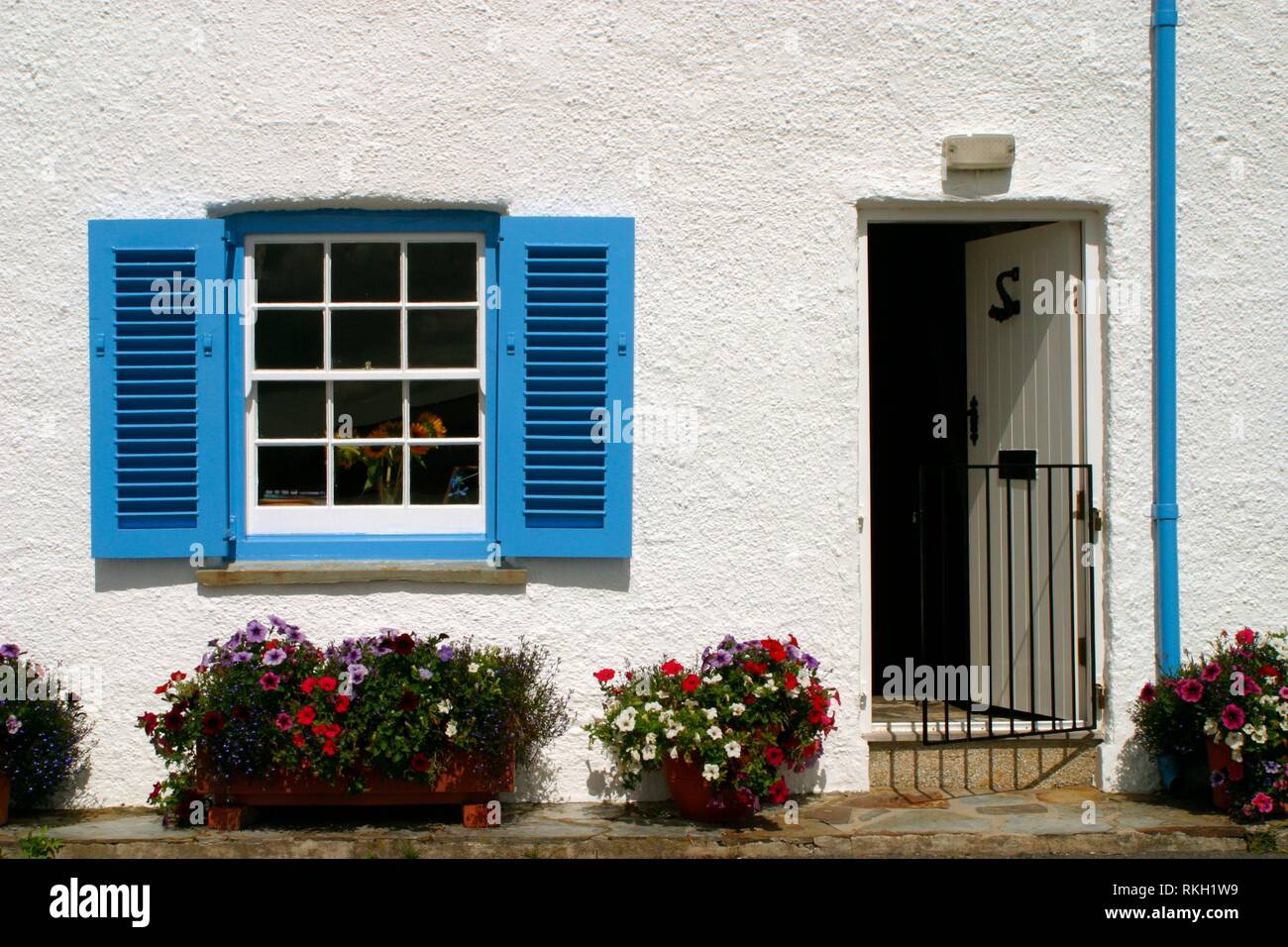Front door cottage cornwall hi-res stock photography and images - Alamy