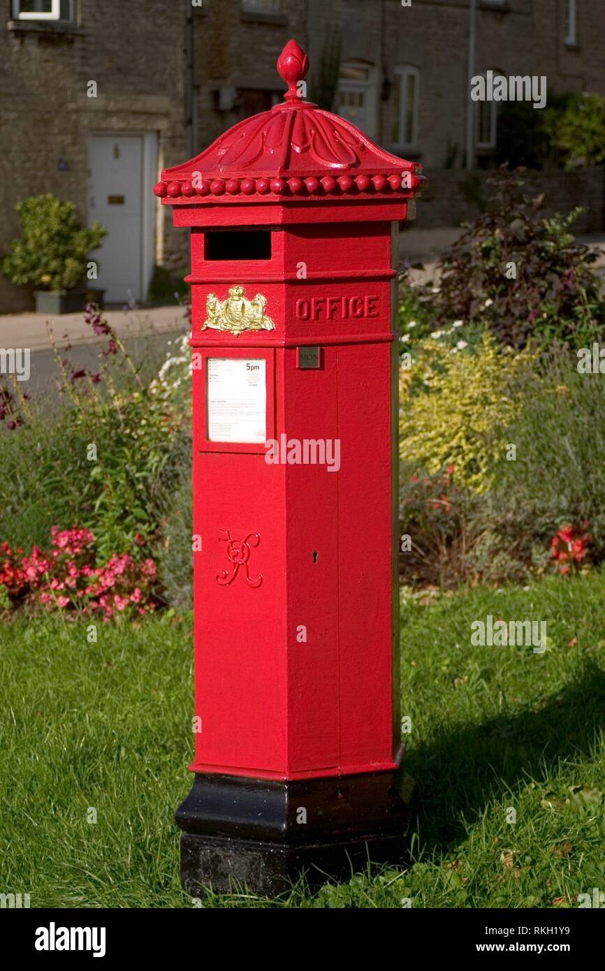 Victorian 19th century post box hi-res stock photography and images - Alamy