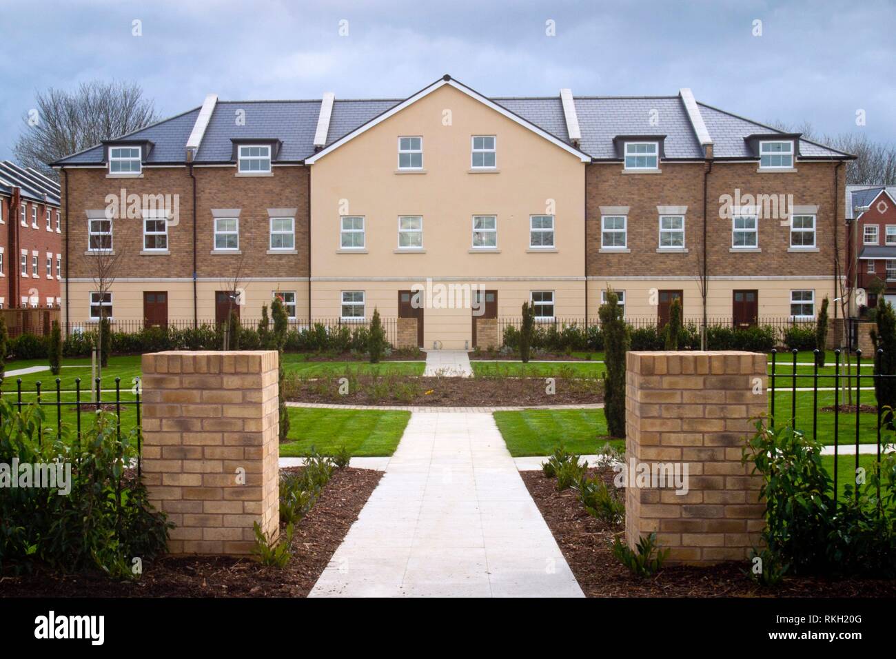 Modern terraced building hi-res stock photography and images - Alamy