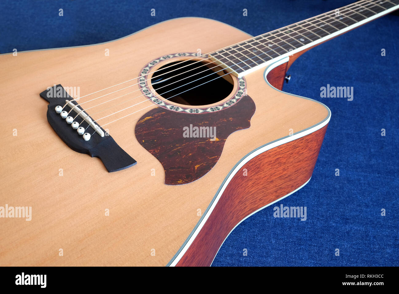 6 string guitar hi-res stock photography and images - Alamy