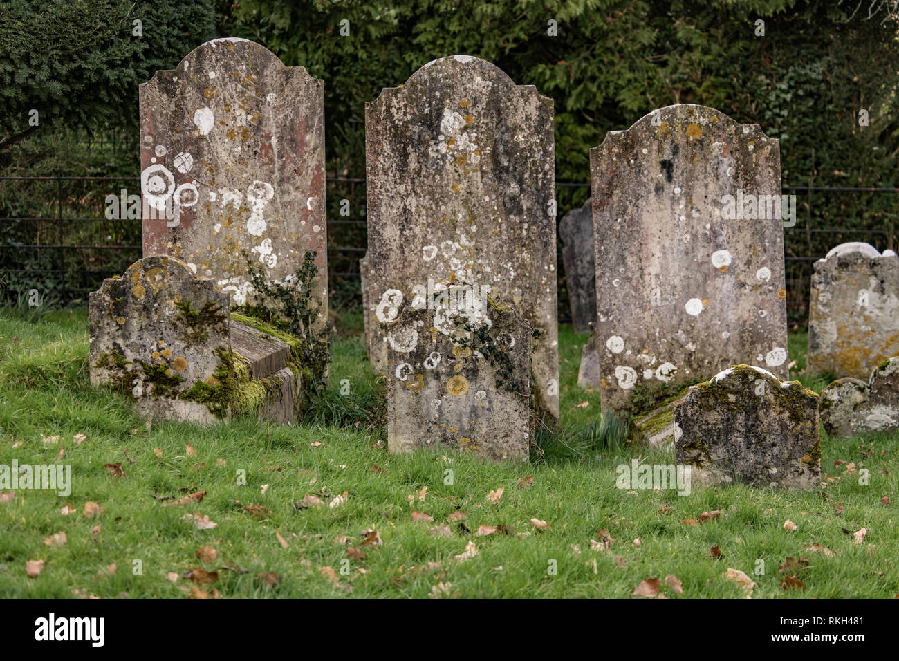 Old english graveyard hi-res stock photography and images - Alamy