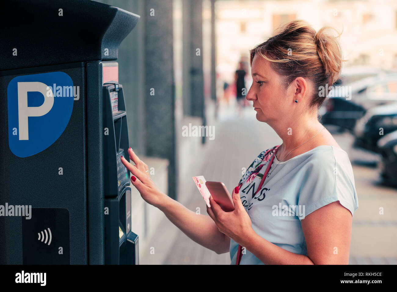 Debit card system hi-res stock photography and images - Alamy