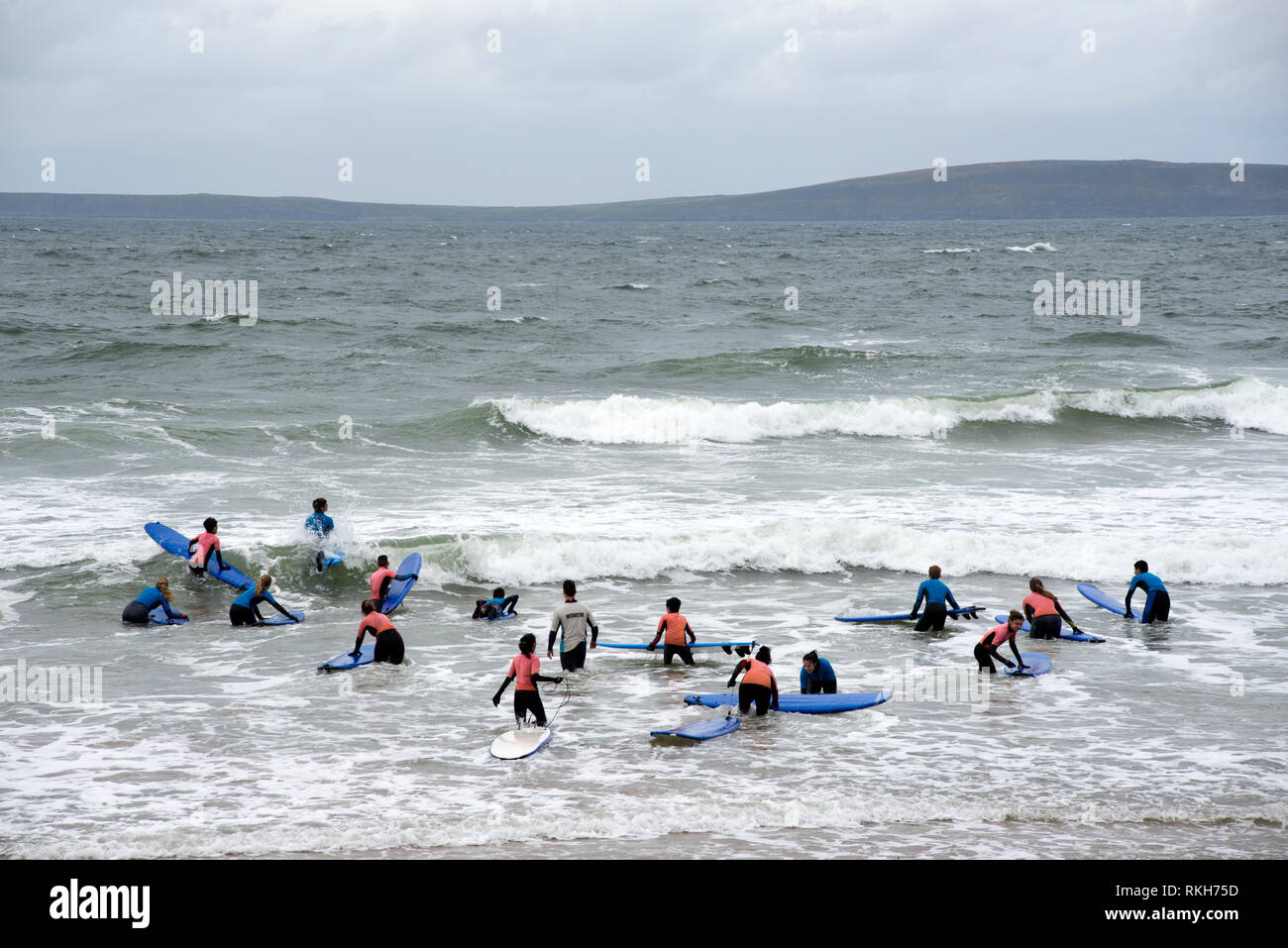 Surf students hi-res stock photography and images - Alamy
