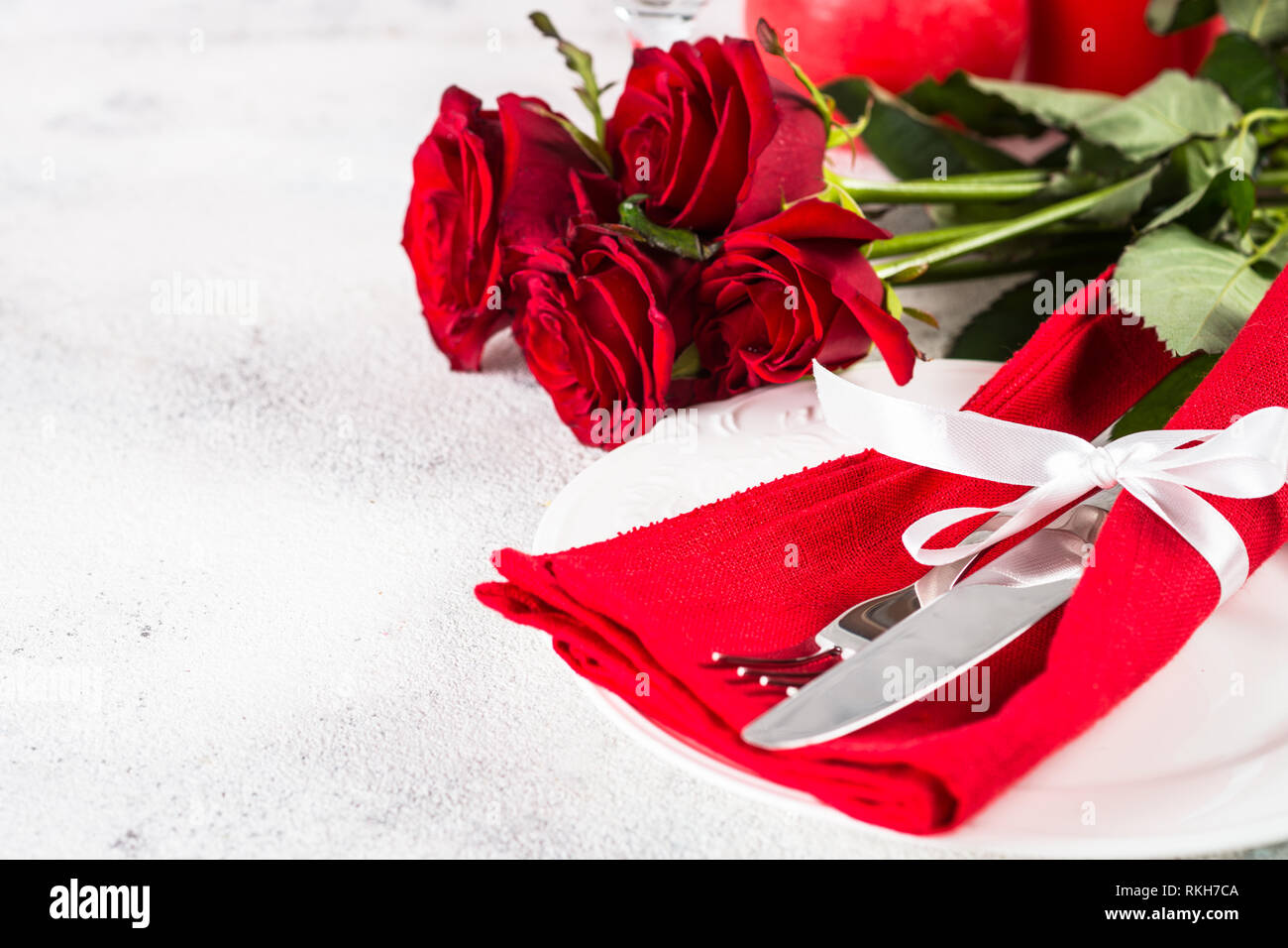 Beautiful table setting present hi-res stock photography and images - Alamy