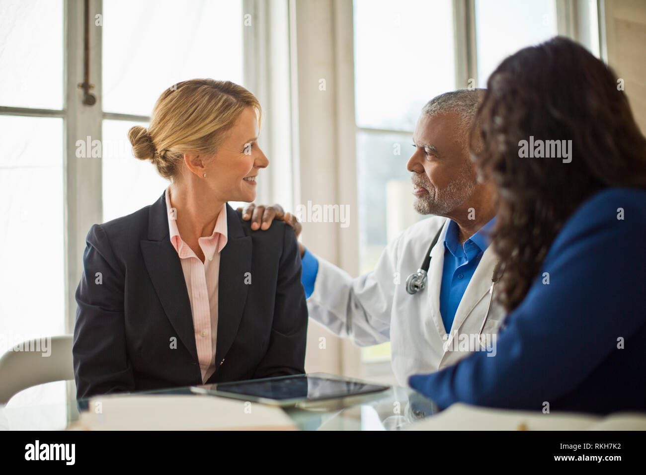 Picture doctor hands stethoscope hi-res stock photography and images ...