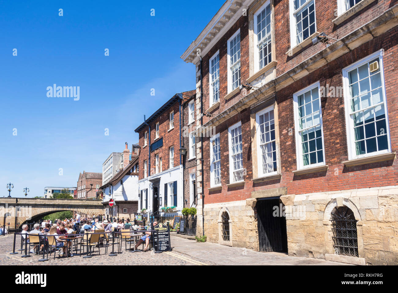 People drinking and dining outside al fresco various pubs on Kings ...