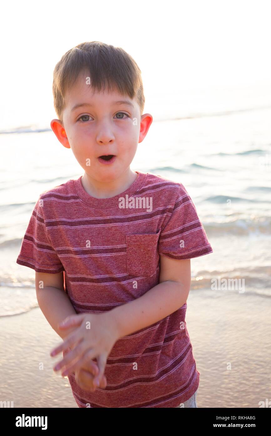 Boy in hawaii hi-res stock photography and images - Alamy