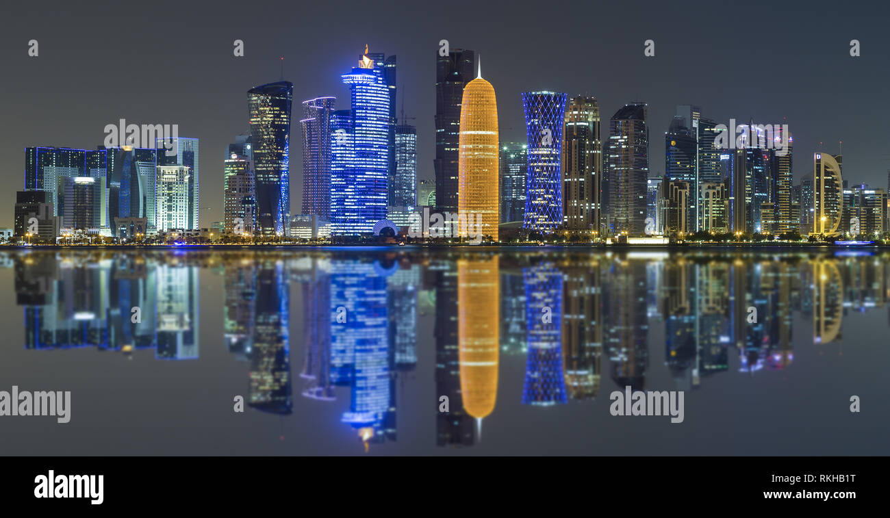 Doha skyline hi-res stock photography and images - Alamy