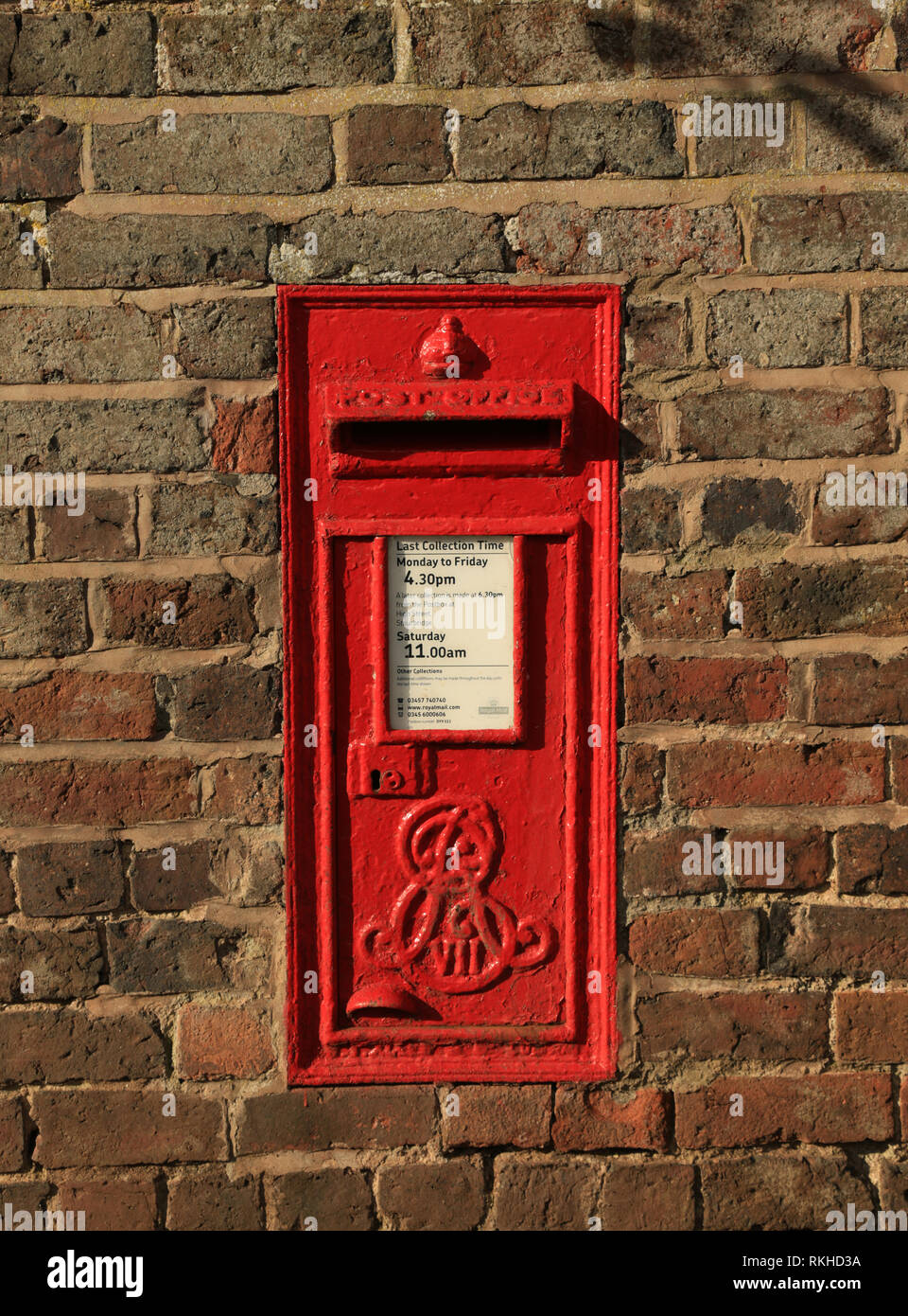 Old english red post box hi-res stock photography and images - Alamy
