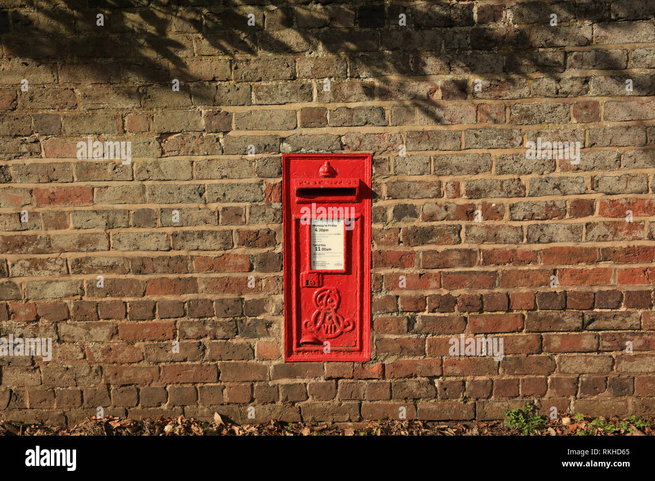 Old red british post box hi-res stock photography and images - Alamy