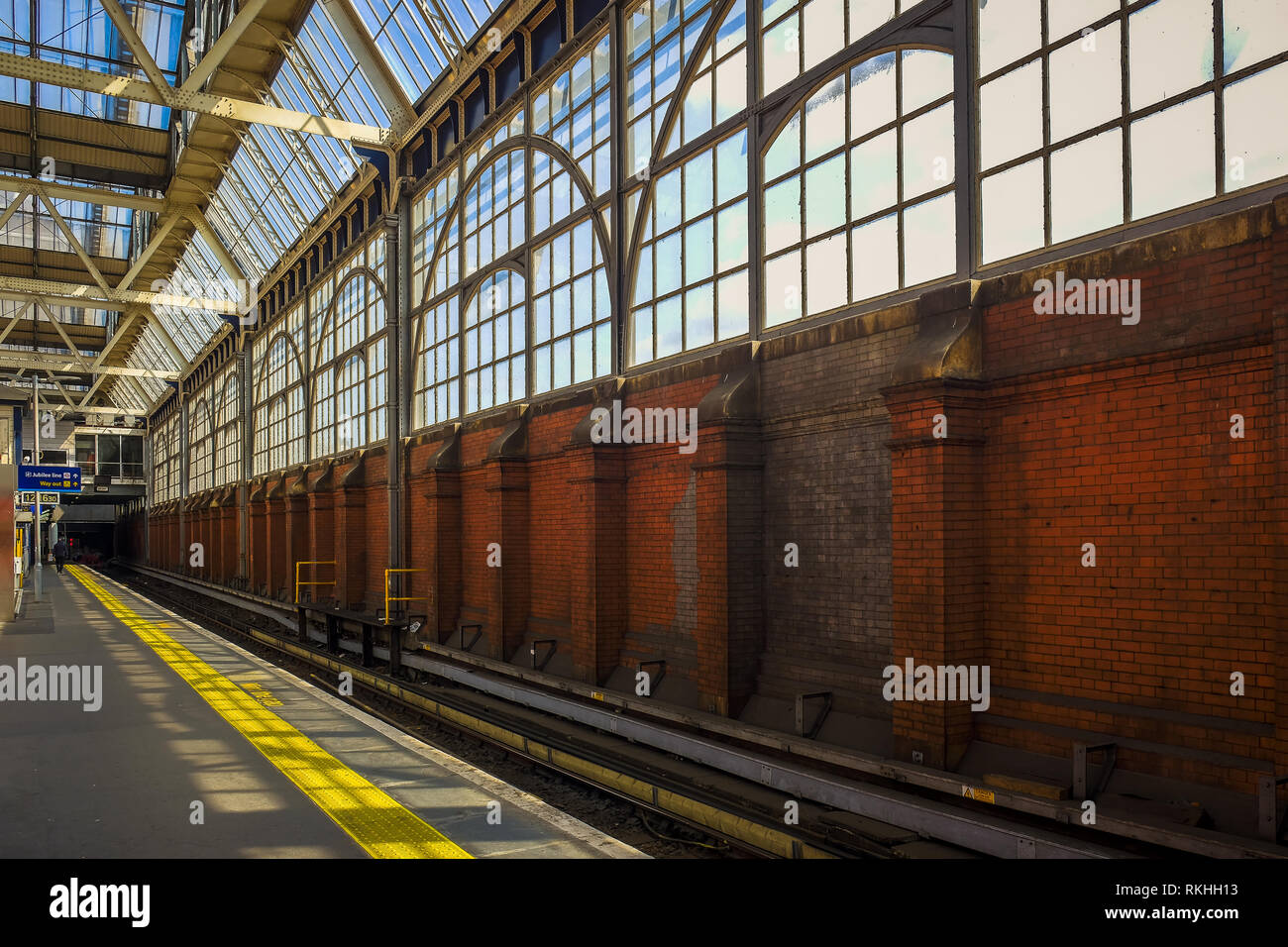 Waterloo train platform hi-res stock photography and images - Alamy