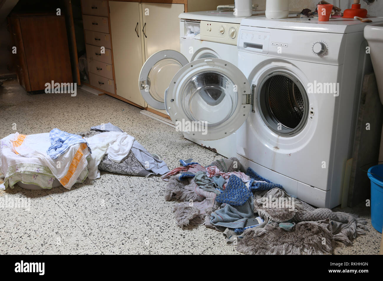Used washing machines hi-res stock photography and images - Alamy