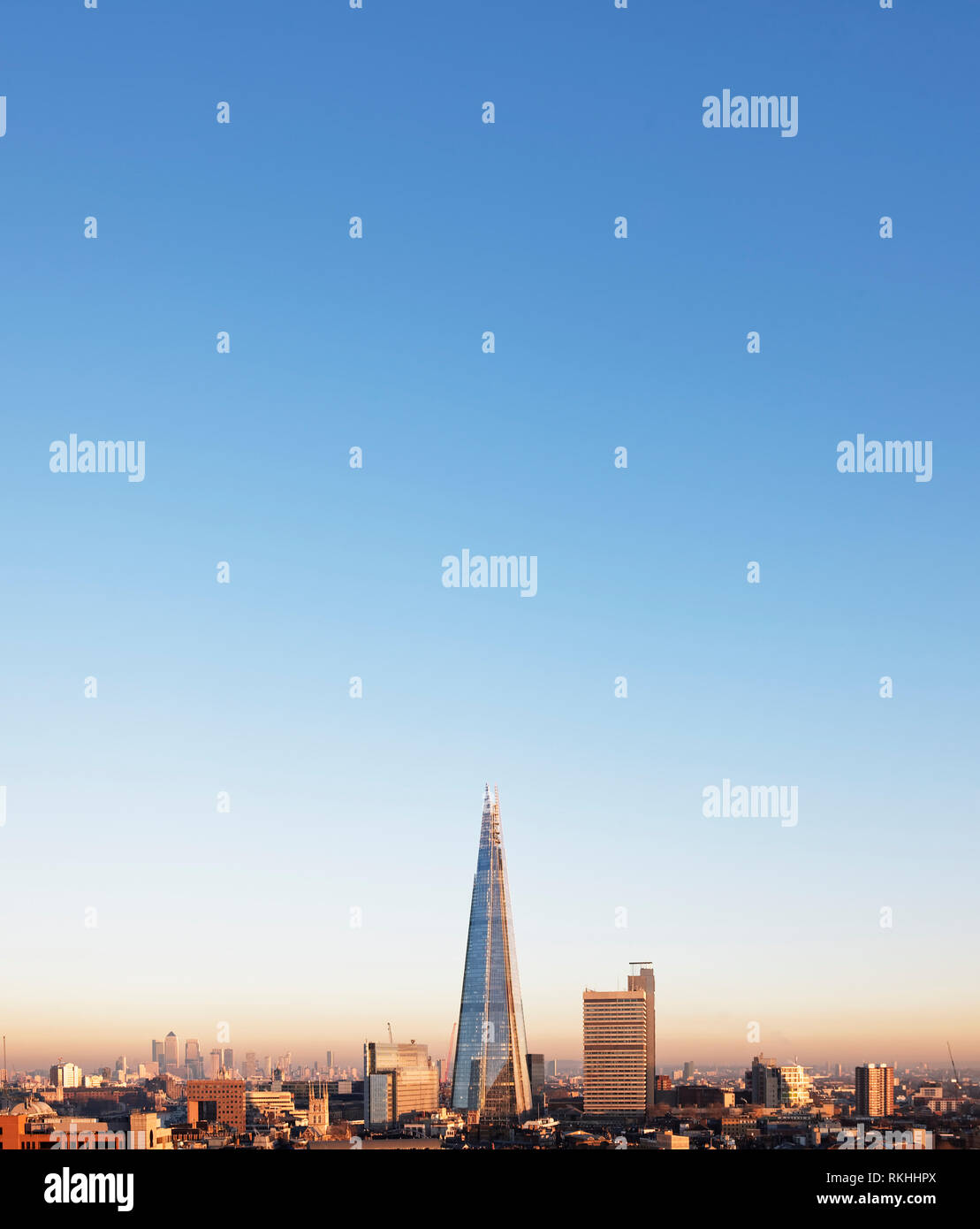 Cloudless blue sky uk hi-res stock photography and images - Alamy