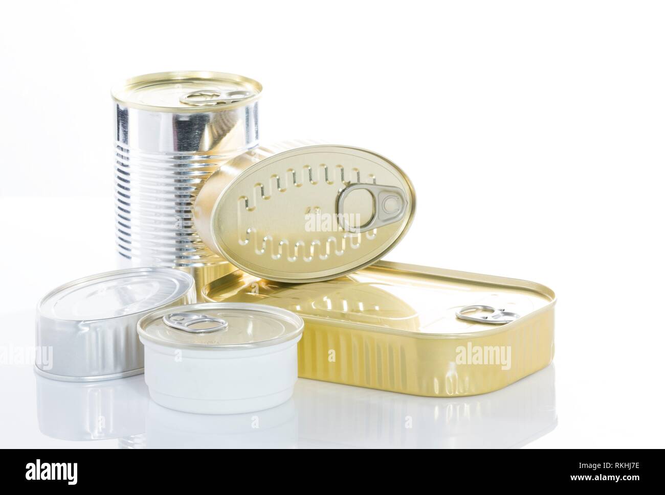 Silver food cans hi-res stock photography and images - Alamy