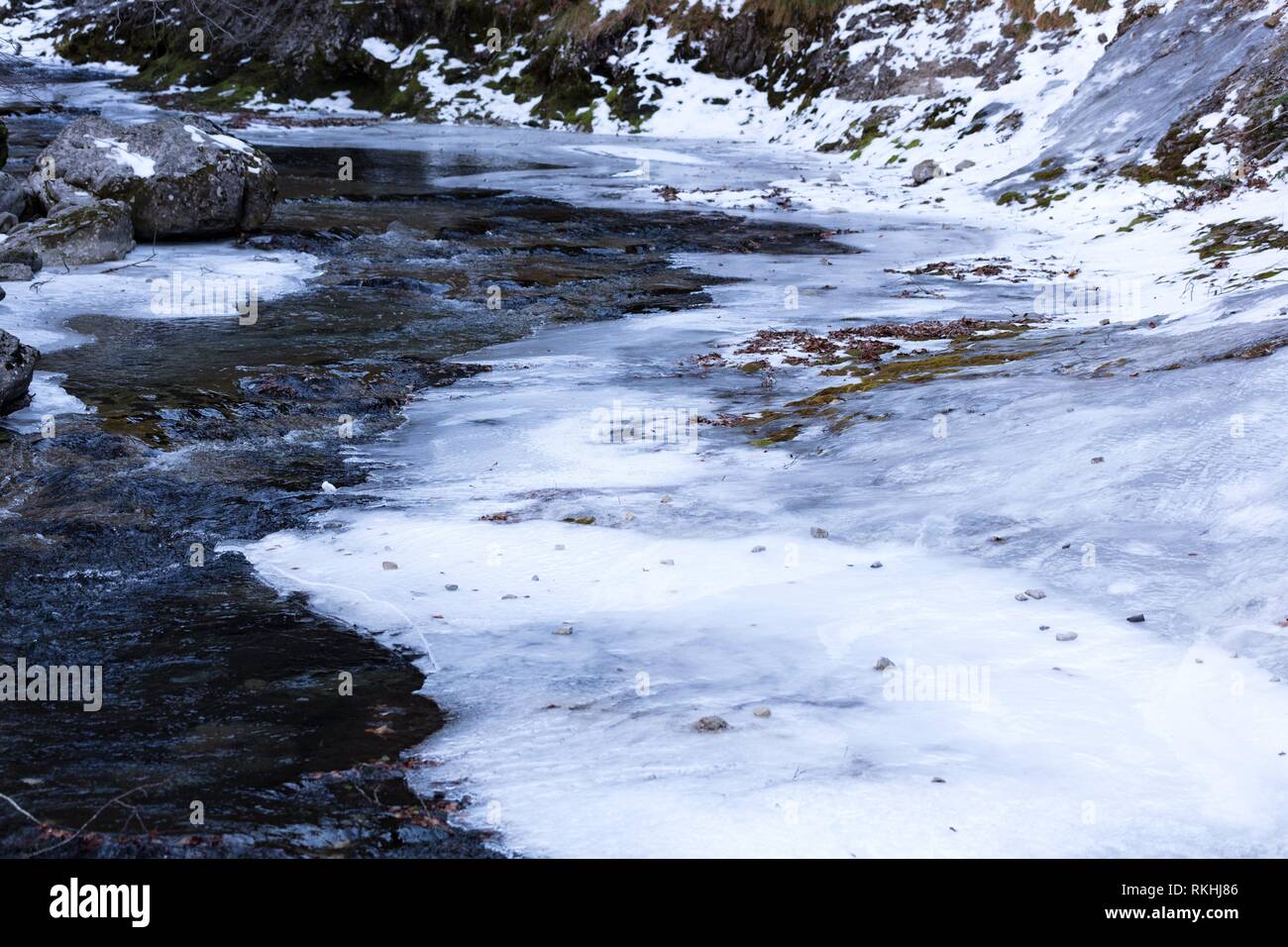 The river is frozen hi-res stock photography and images - Alamy