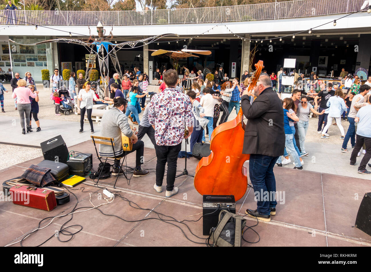 Swing dancing outdoors hi-res stock photography and images - Alamy