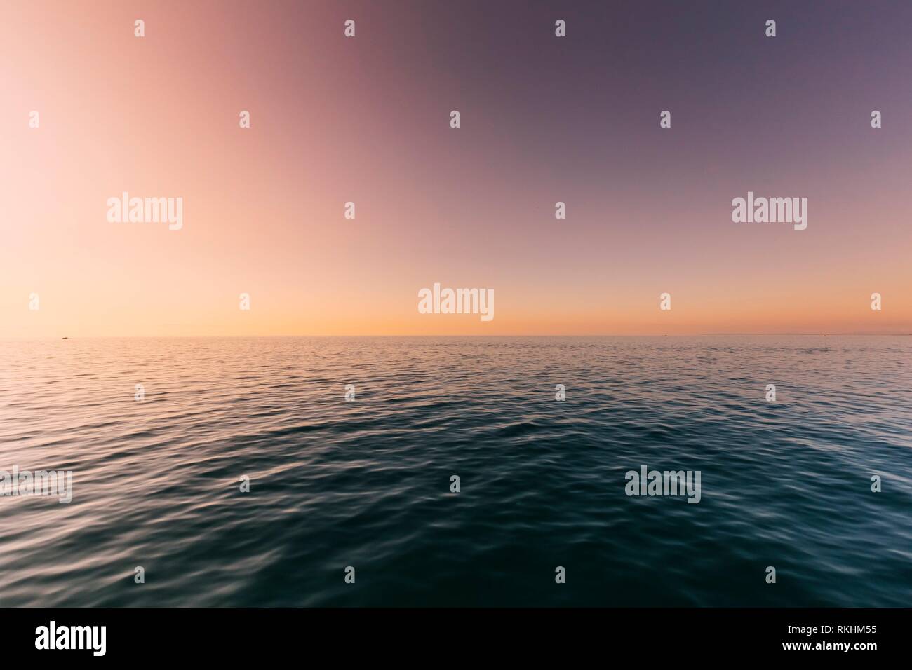 Deep ocean sunset hi-res stock photography and images - Alamy