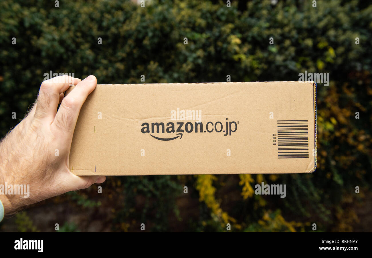 Amazon logo on packaging hi-res stock photography and images - Alamy