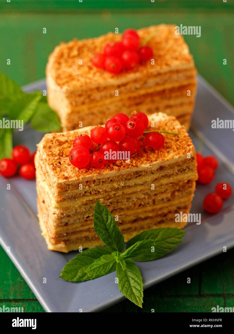 Basic sponge cake hi-res stock photography and images - Alamy