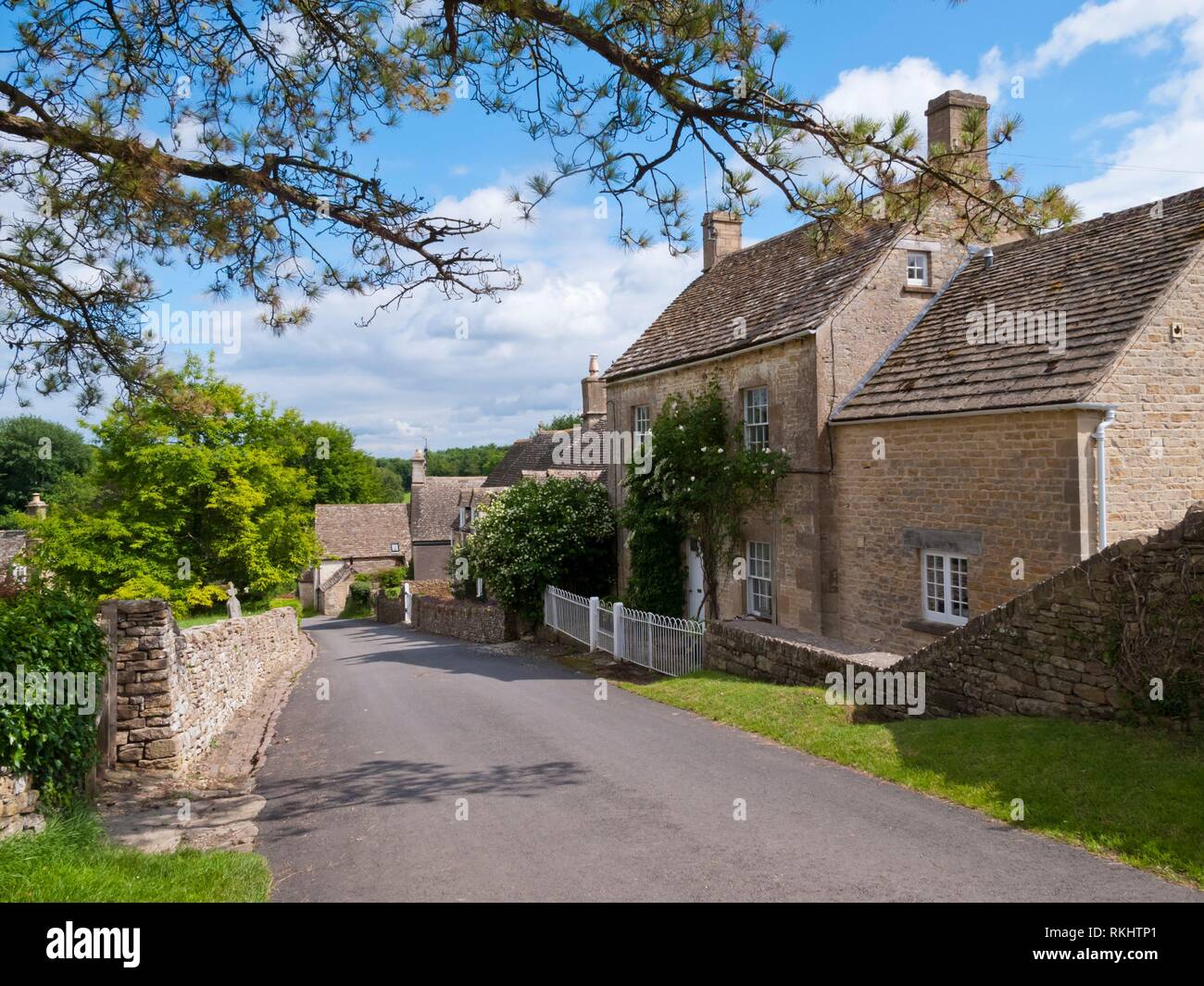 Picturesque street scene in Duntisbourne Abbotts, an idyllic Cotswold ...